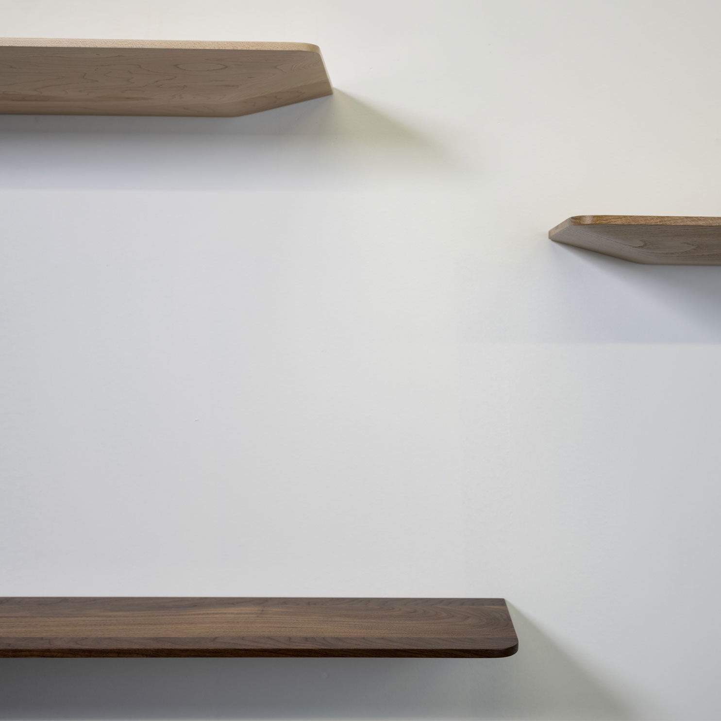 Tablette murale en bois massif | La Fabrique Allwood